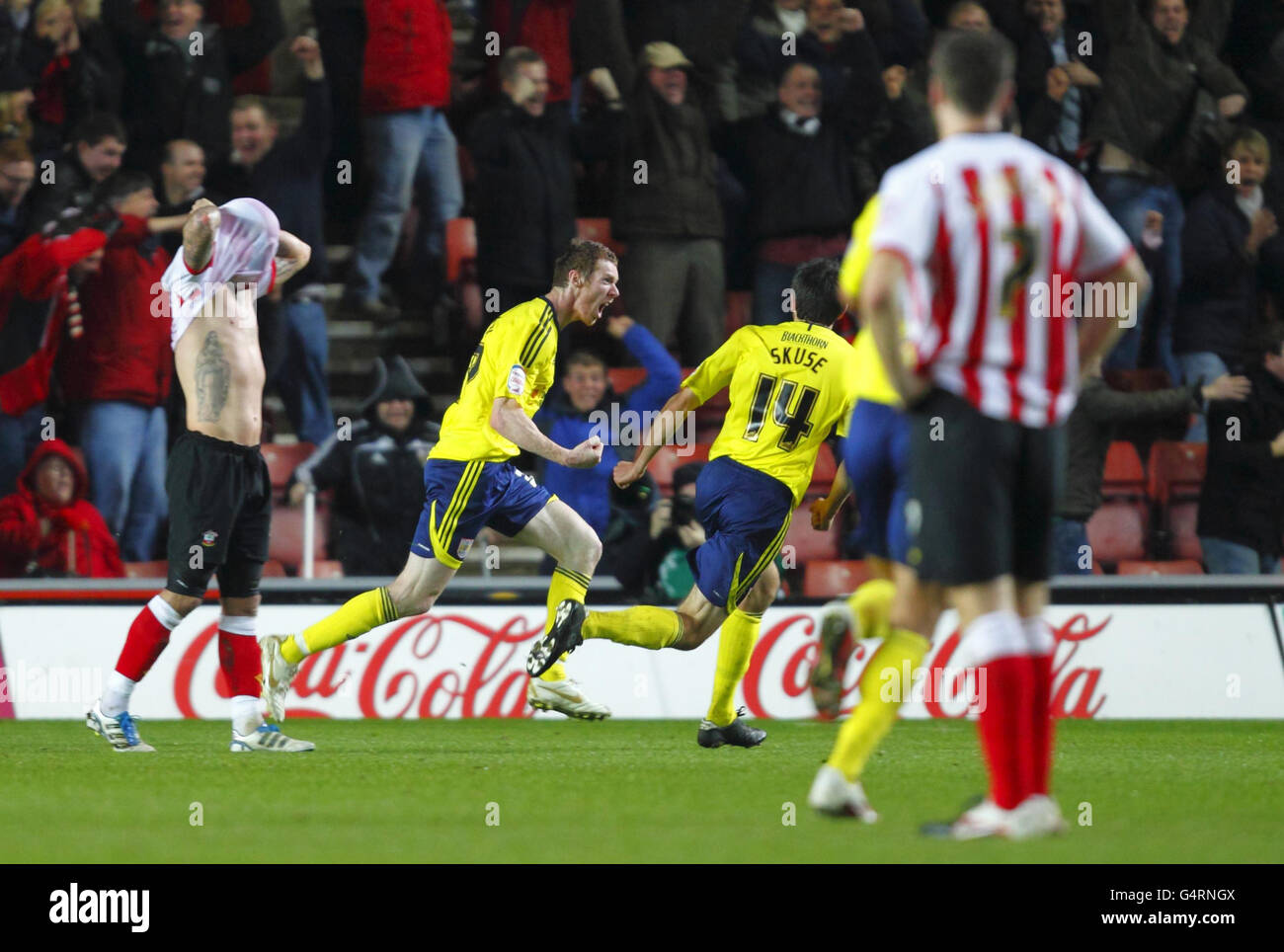 Bristol City's Stephen Pearson (centre) celebrates his goal during the ...