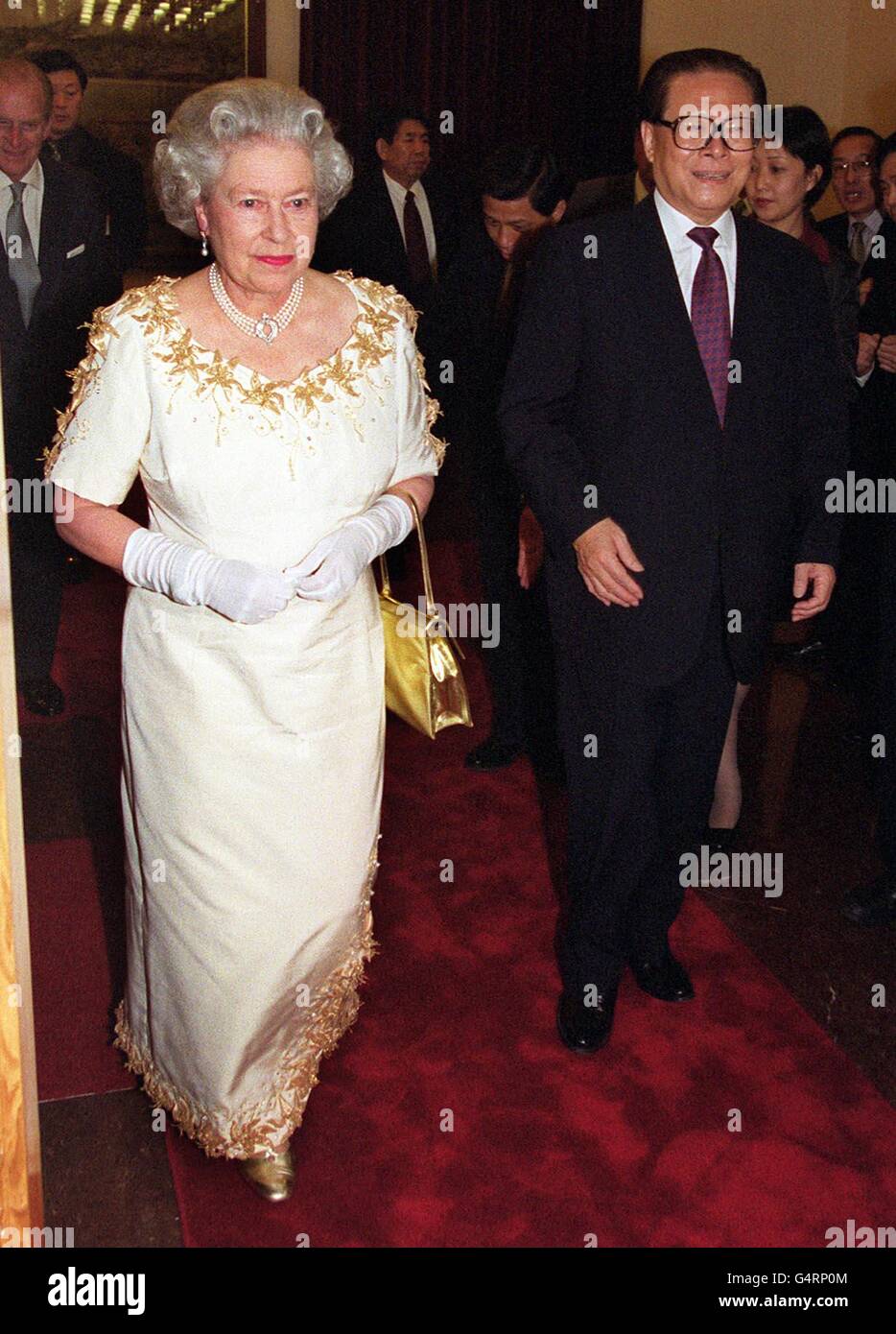 Her Majesty Queen Elizabeth II arrives with Chinese President Jiang ...