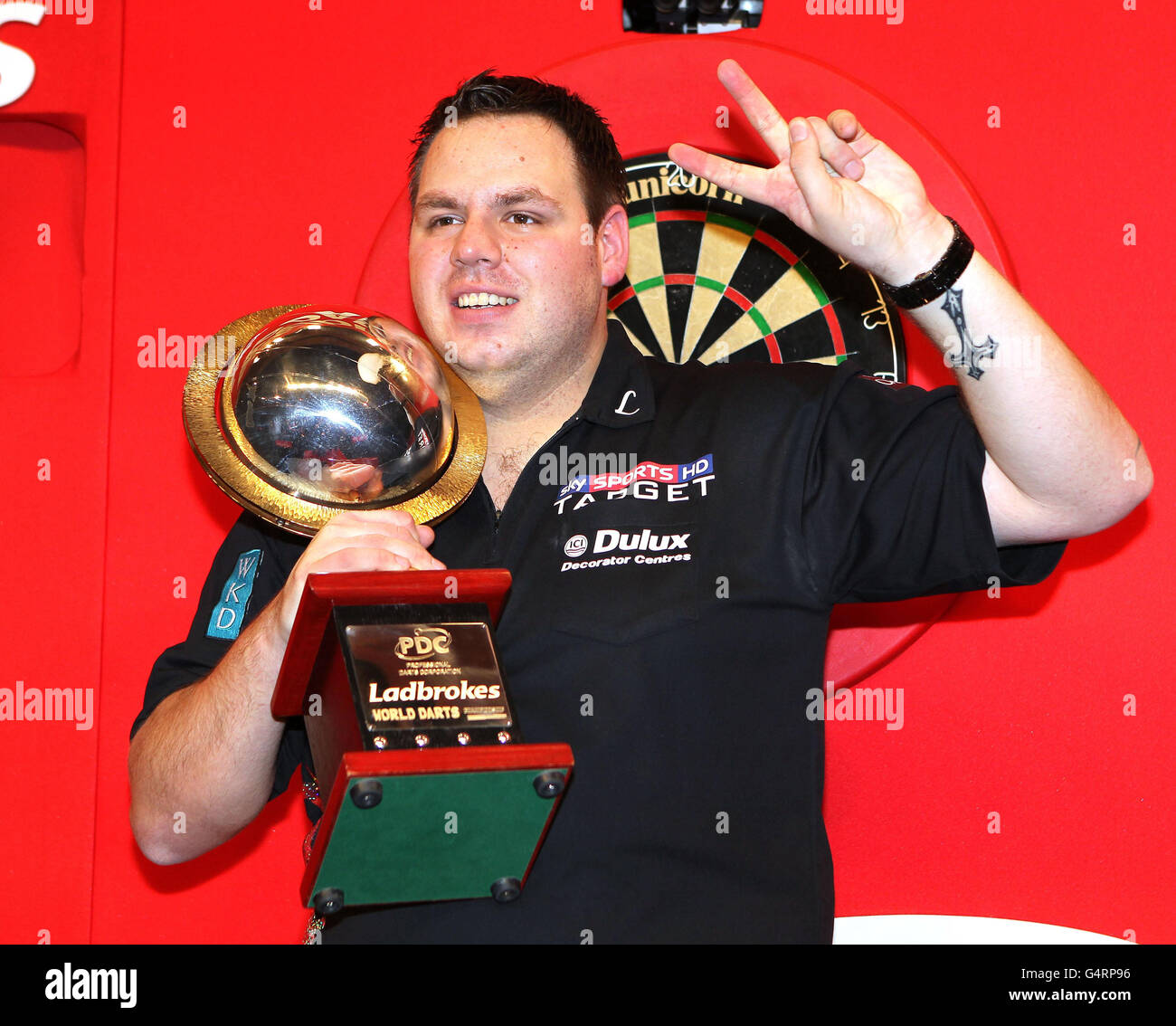 Darts ladbrokes com world darts championships day sixteen alexandra ...
