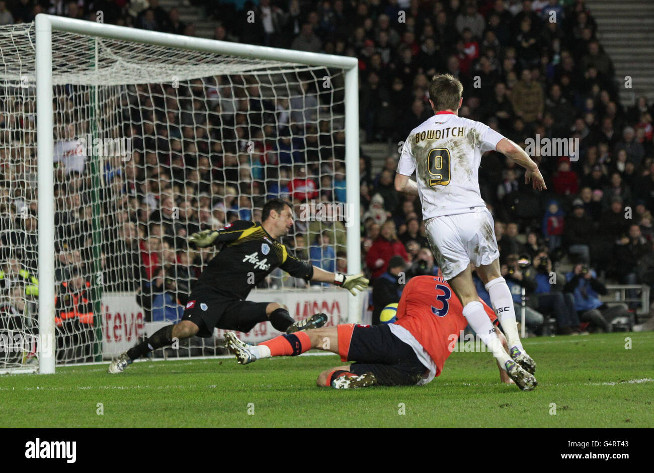 Mk dons dean bowditch hi-res stock photography and images - Alamy
