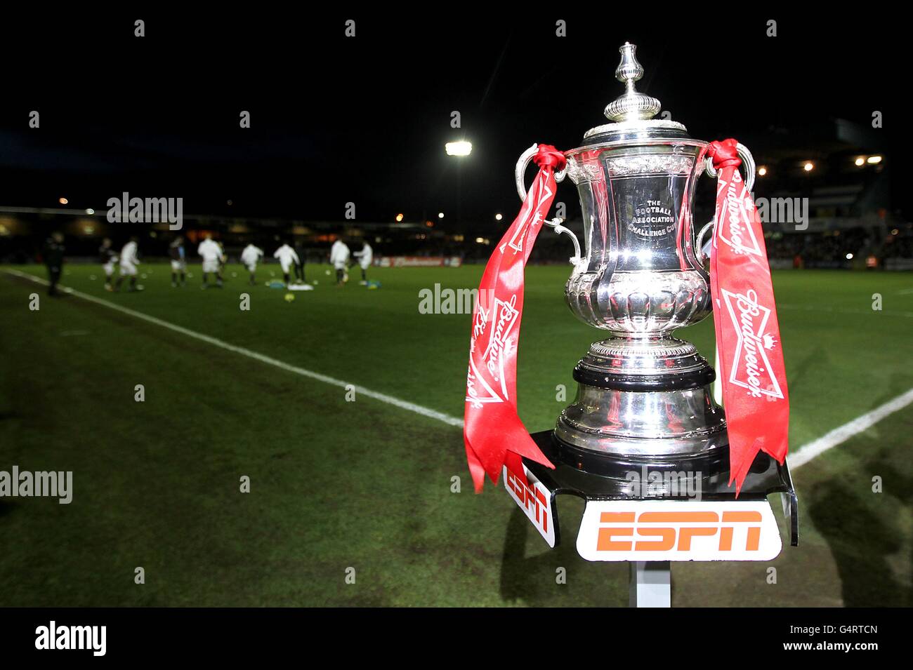 Pitchside hi-res stock photography and images - Alamy