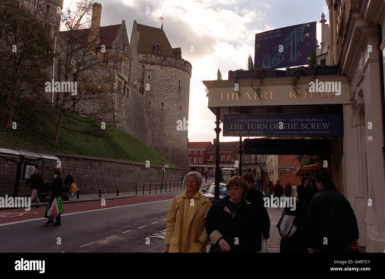 Windsor castle fire 1992 restoration hi-res stock photography and ...