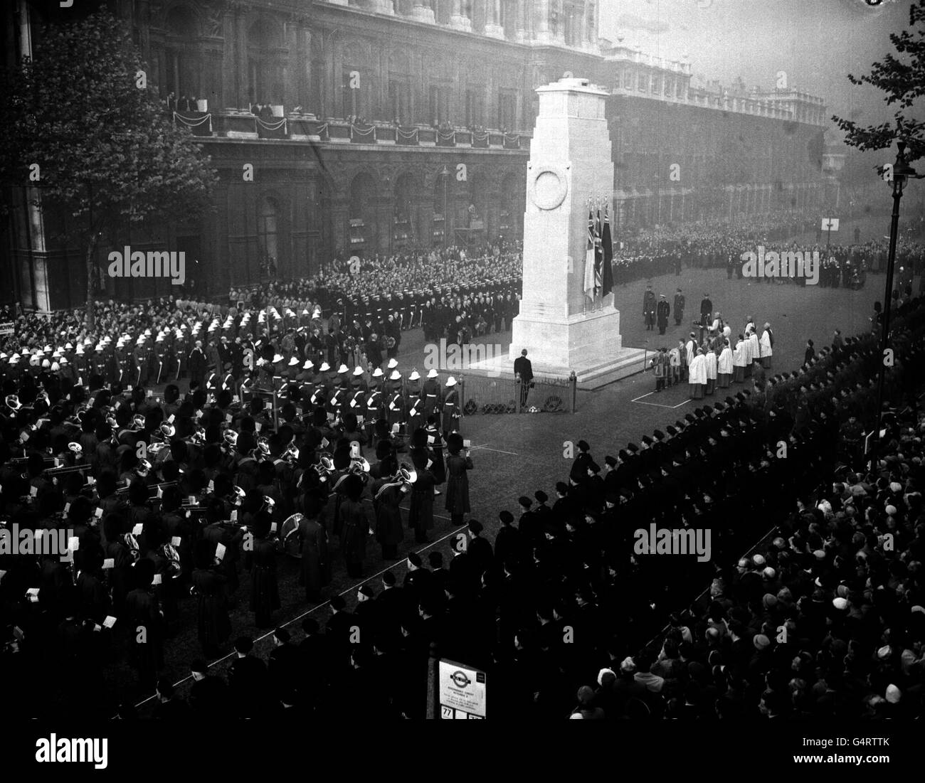 Remembrance day cenotaph hi-res stock photography and images - Alamy
