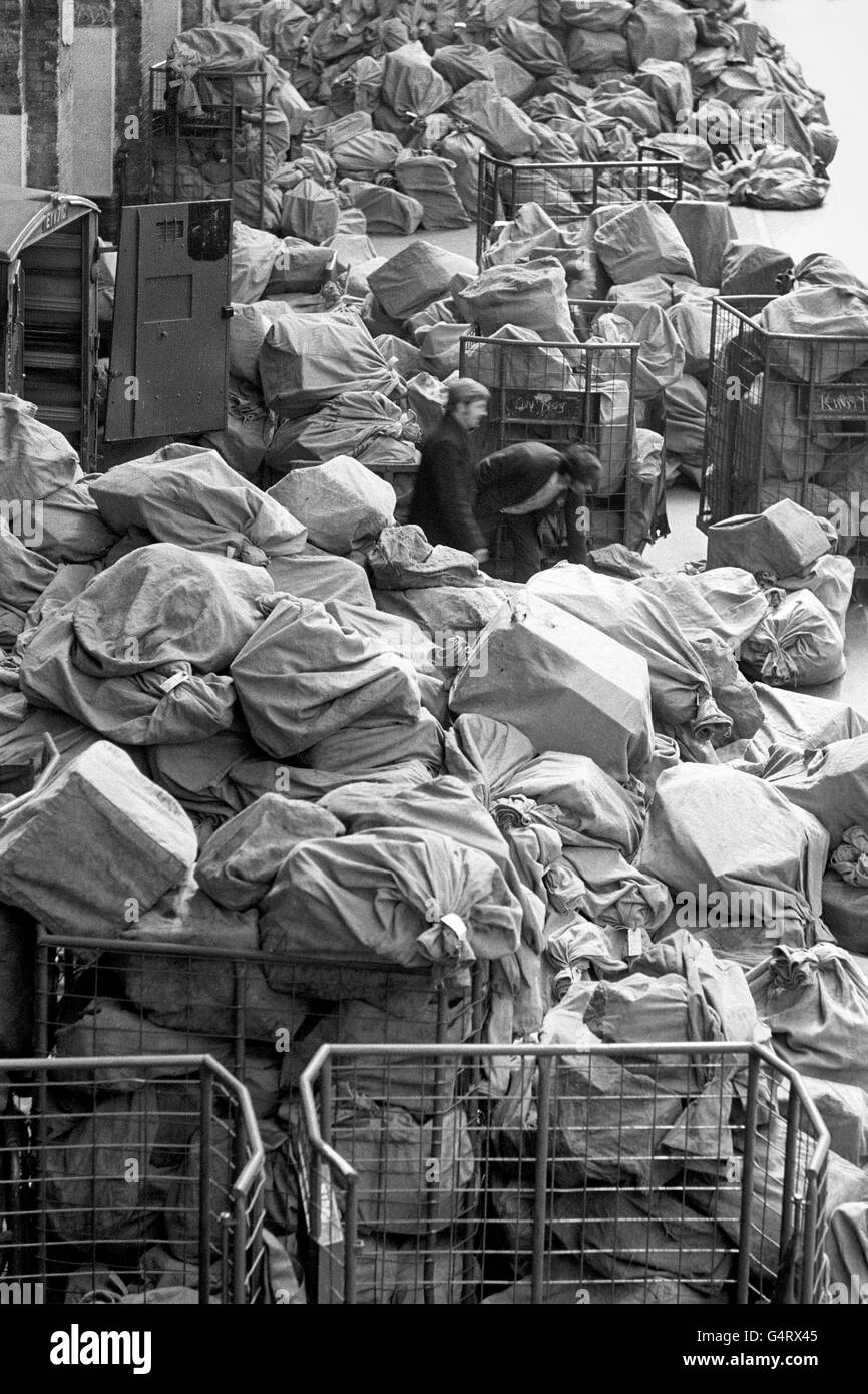 Mail service london Black and White Stock Photos & Images - Alamy