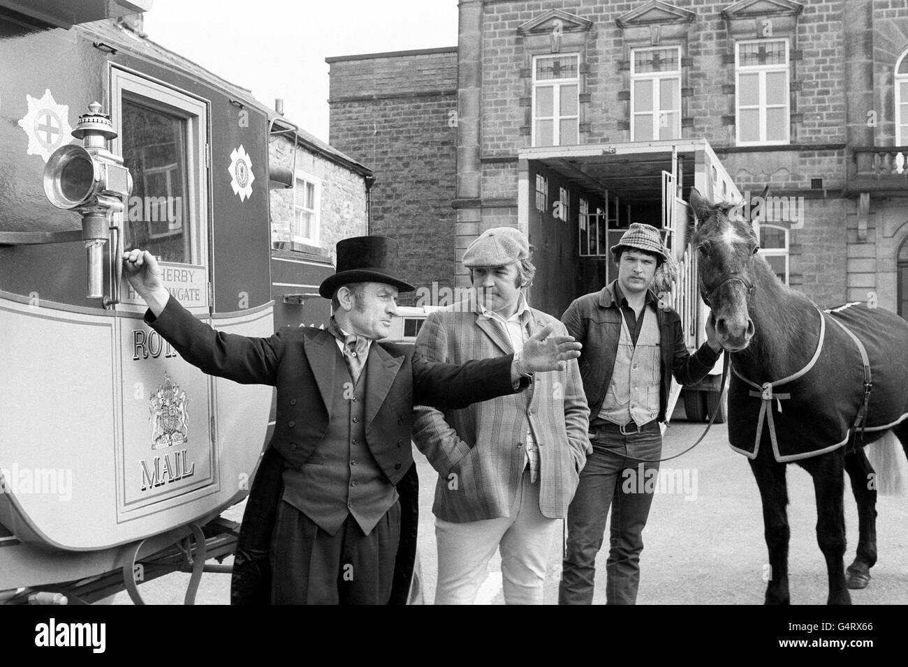 Royal mail stagecoach hi-res stock photography and images - Alamy
