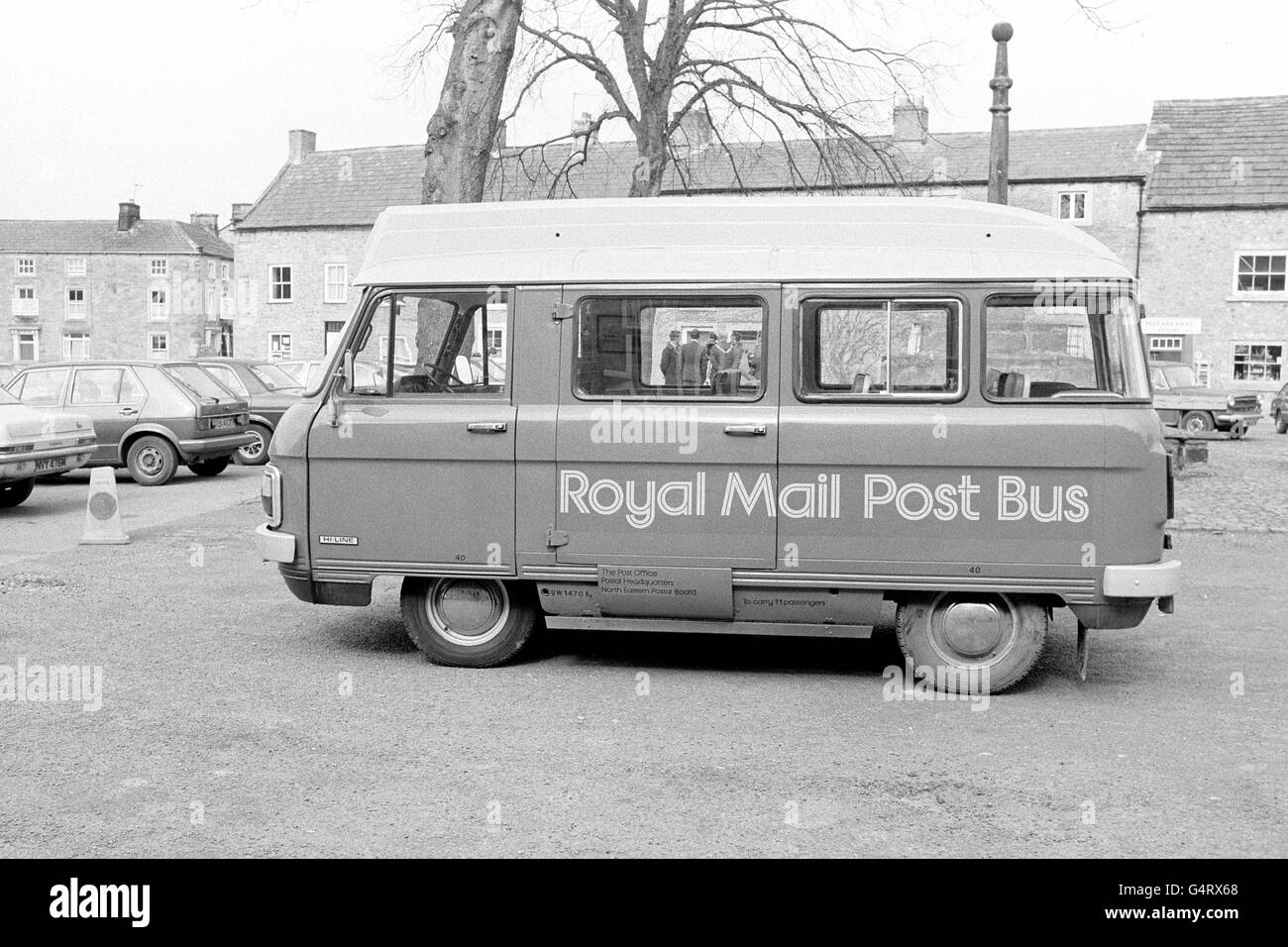British postal service mail stagecoach Black and White Stock Photos ...