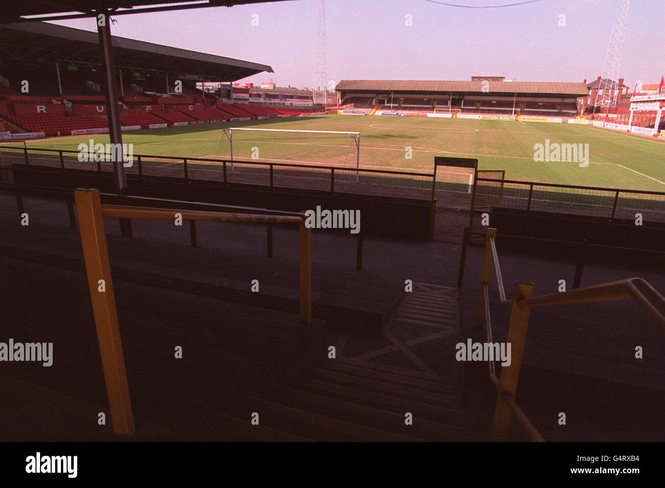 Millmoor home of rotherham united hi-res stock photography and images ...