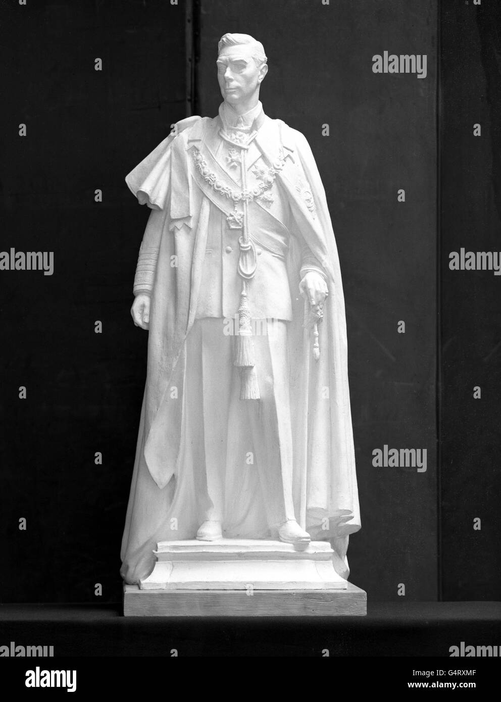 King George Vi Statue High Resolution Stock Photography and Images - Alamy