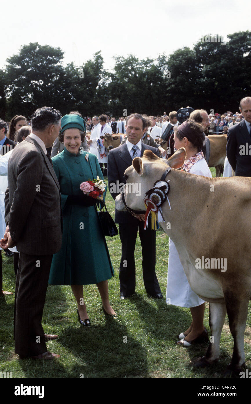 Queen Elizabeth II with a Jersey cow she was presented with at the ...