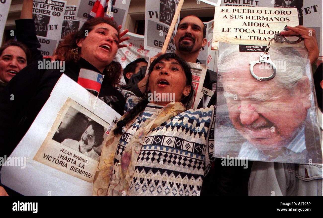 Anti Pinochet protestors react outside London's Bow Street Magistrates ...