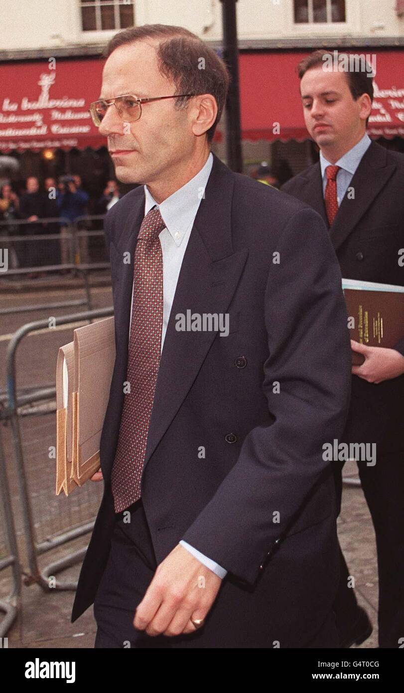 Lead Attorney Michael Kaplan arriving at London's Bow Street ...