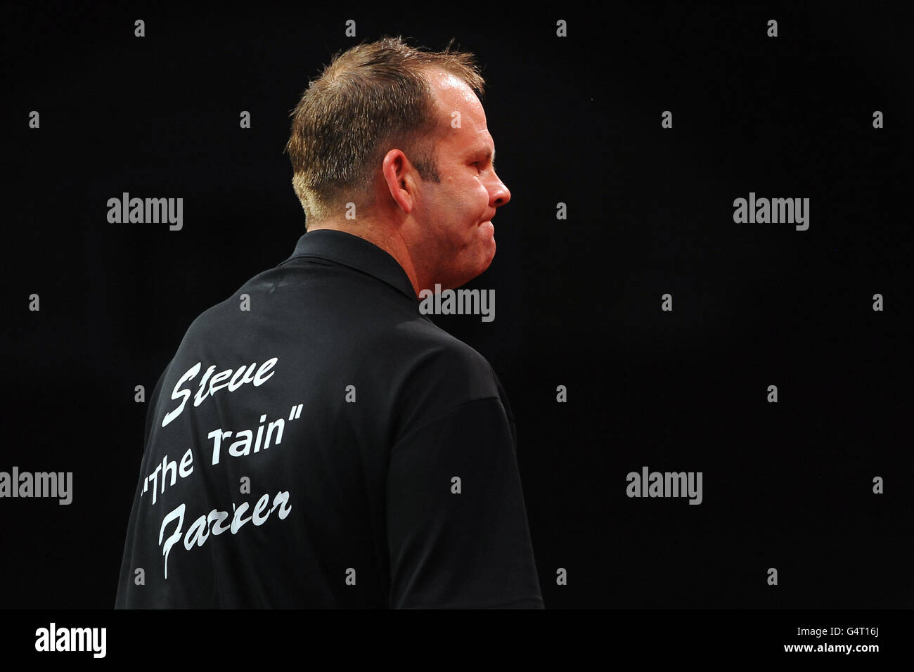 Steve Farmer in action during his second round match against Kevin ...