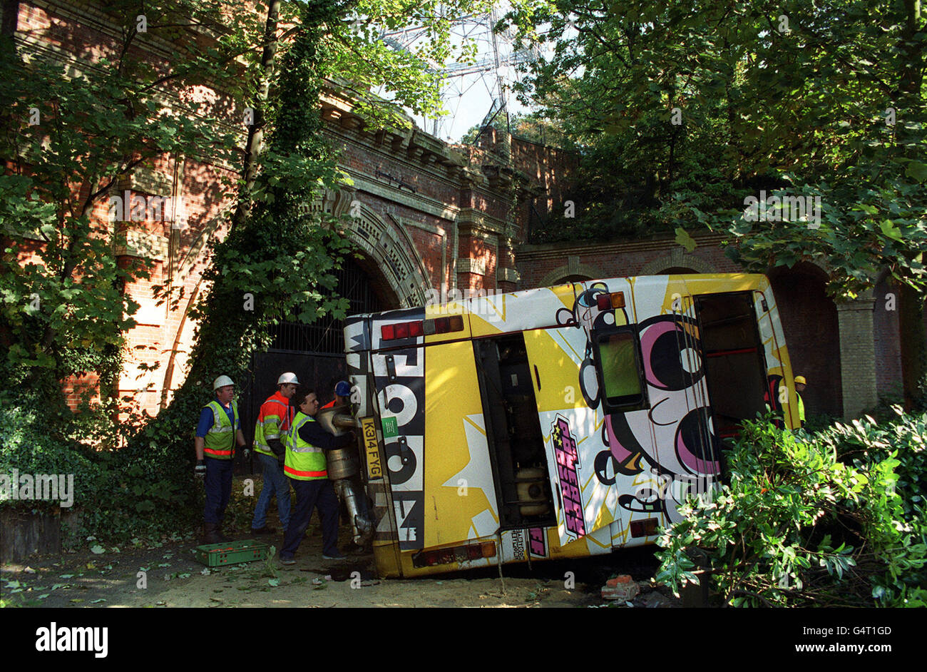 Accident Bus crash Stock Photo - Alamy