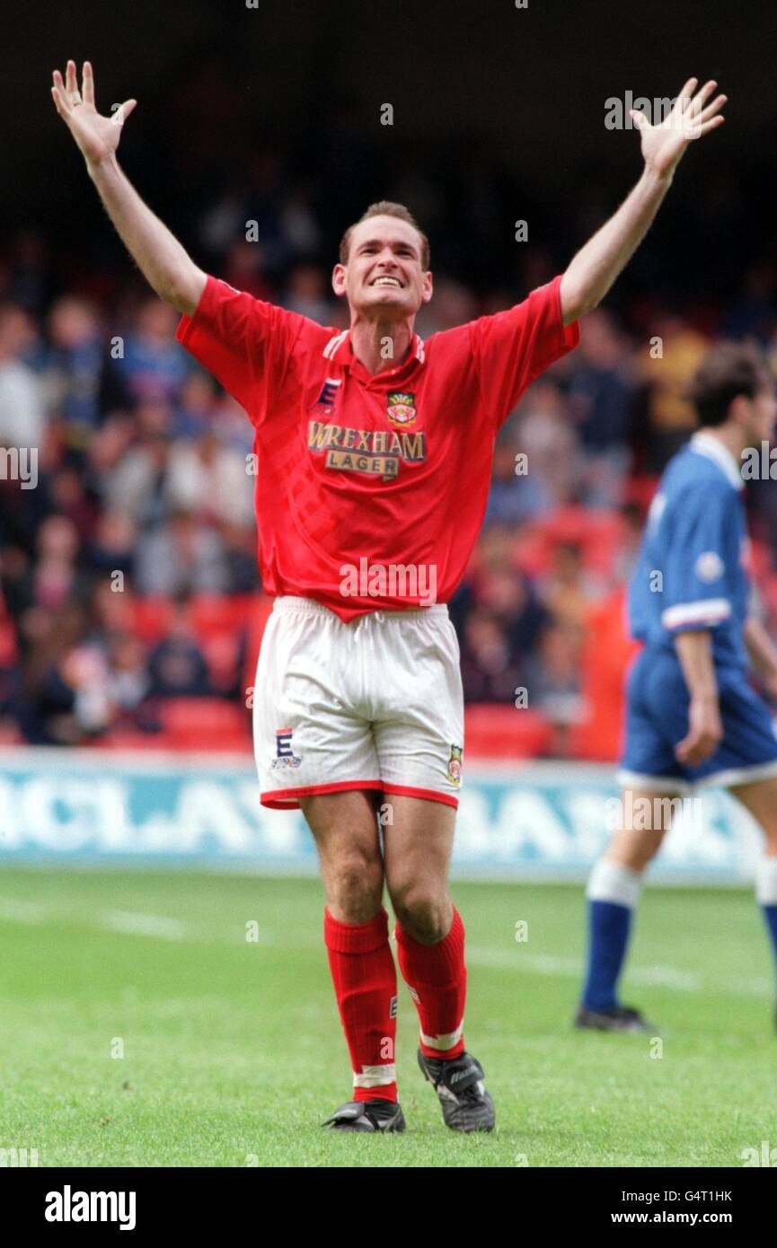 Gary bennett cardiff hi-res stock photography and images - Alamy