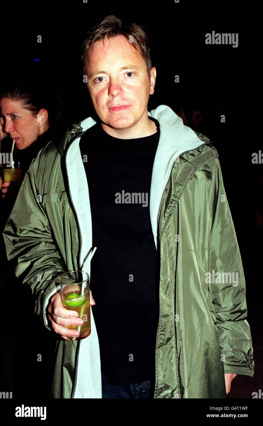 Bernard sumner hi-res stock photography and images - Alamy