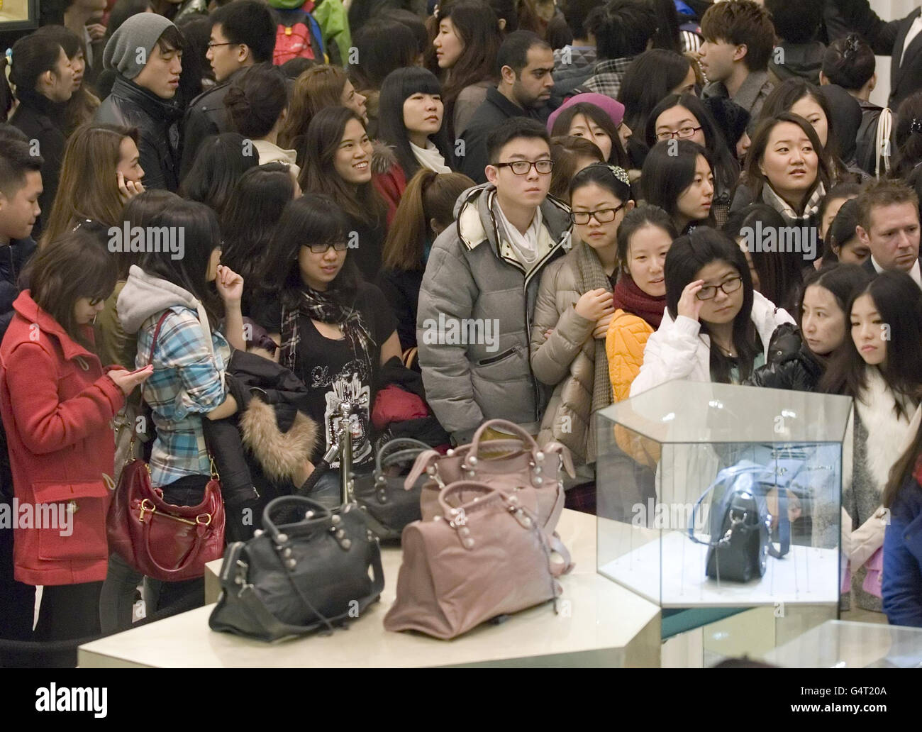 Department store opens its doors boxing day sale hi-res stock ...