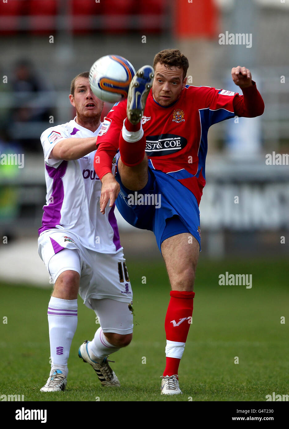 Dagenham & Redbridge's Brian Woodall and Barnet's Gary Borrowdale ...