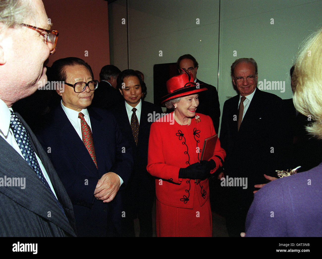 Rupert murdoch queen elizabeth hi-res stock photography and images - Alamy