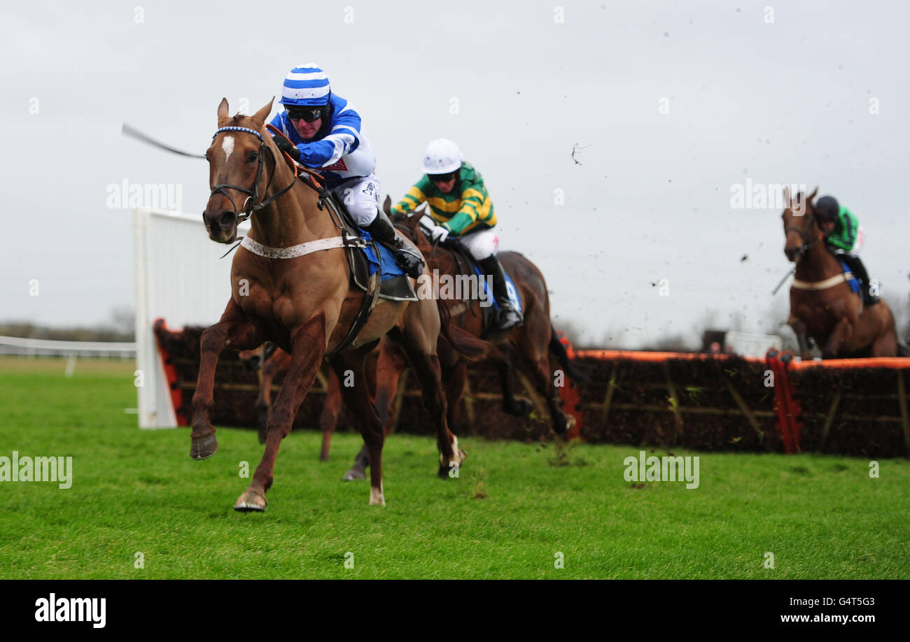 Huntingdon racecourse hi-res stock photography and images - Alamy