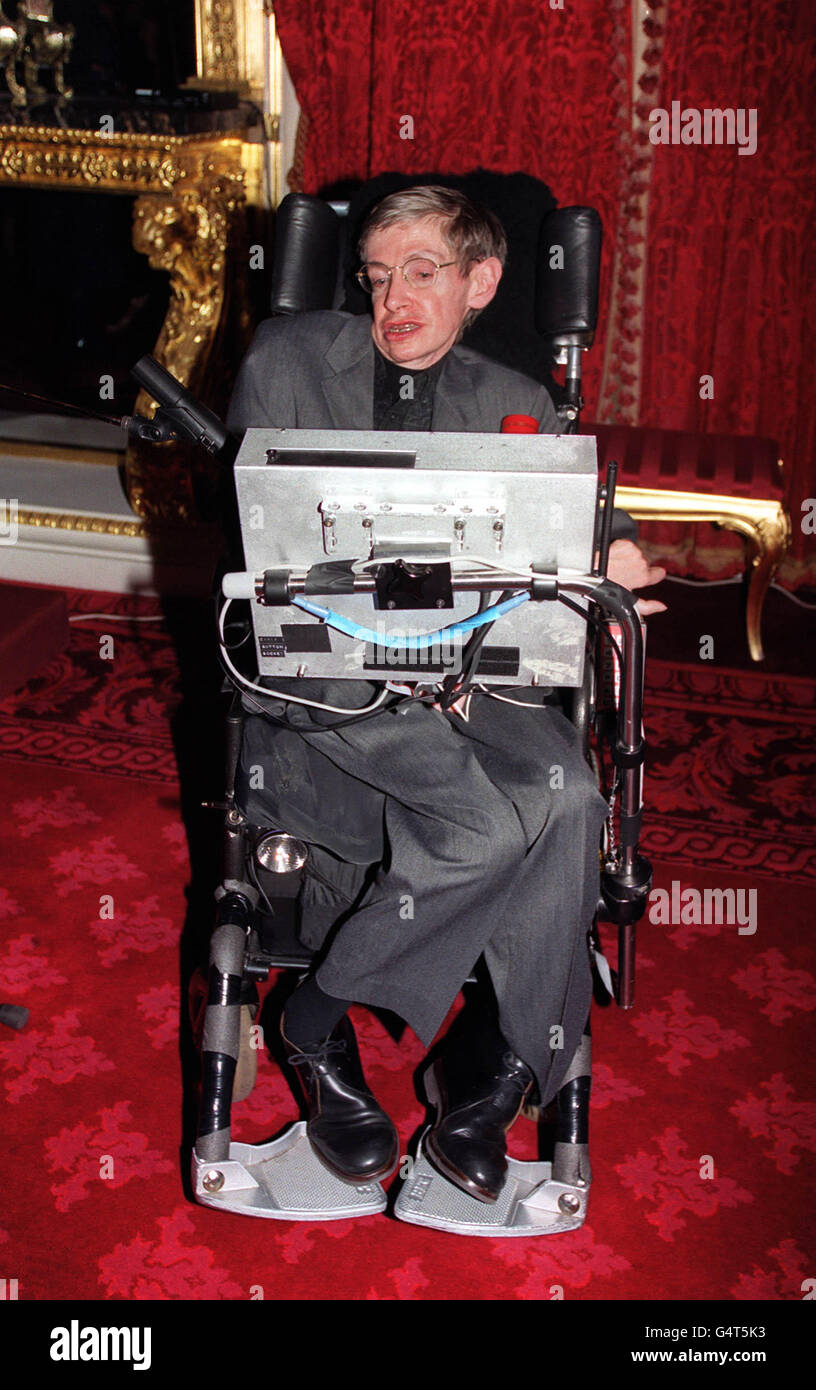 Professor stephen hawking during a ceremony at st jamess palace hi-res ...