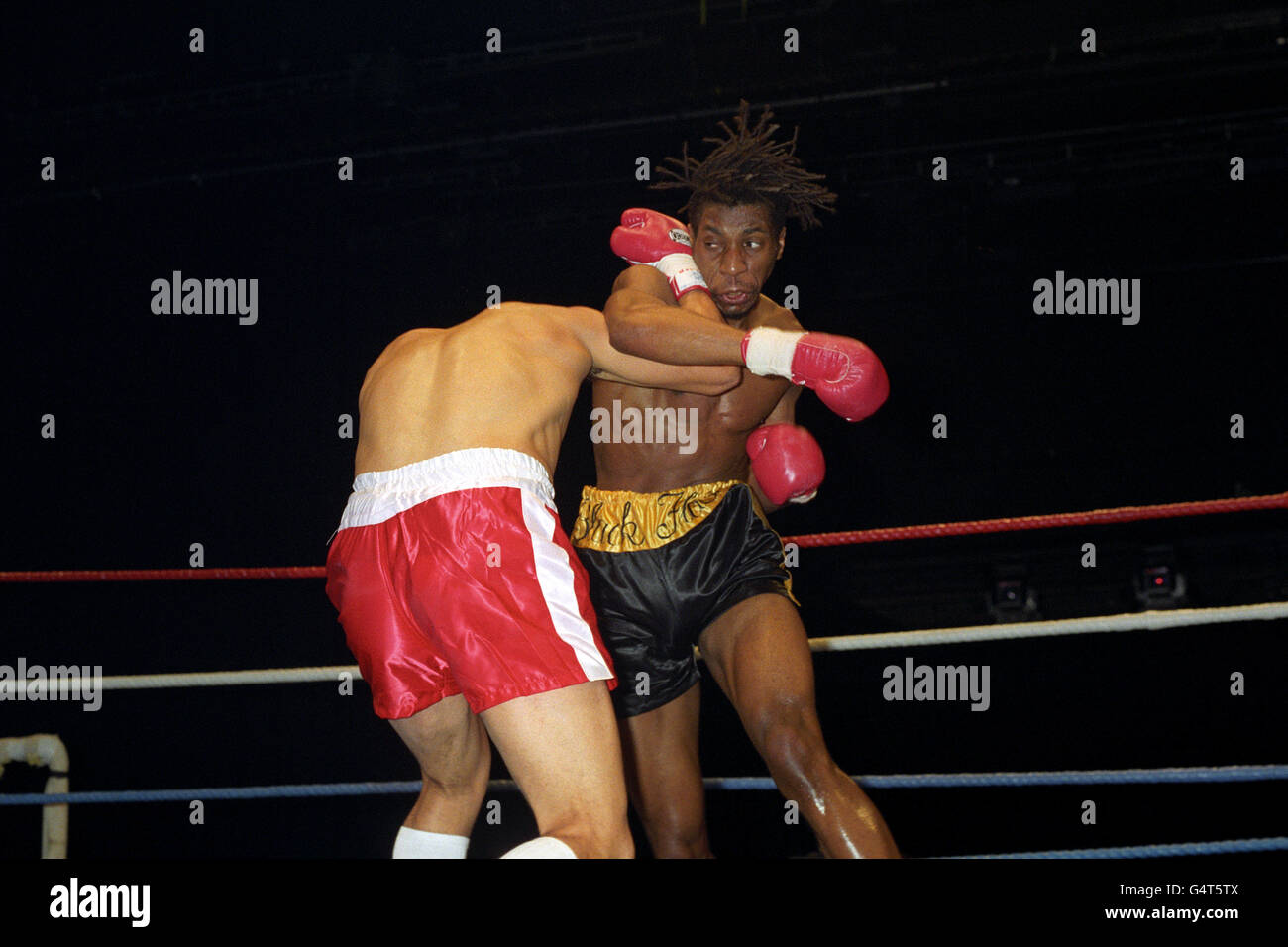 Boxing - EBU (European) Light Welterweight Title - Pat Barrett v ...