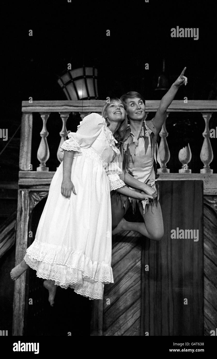 Peter pan wendy flying hi-res stock photography and images - Alamy