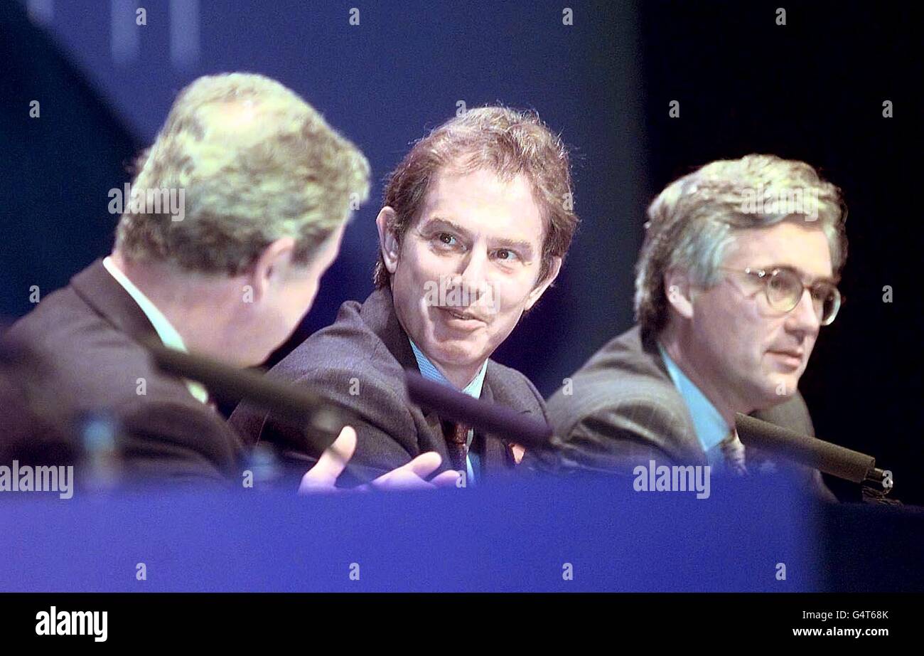 Prime Minister Tony Blair shares the CBI podium, at the Confederation ...