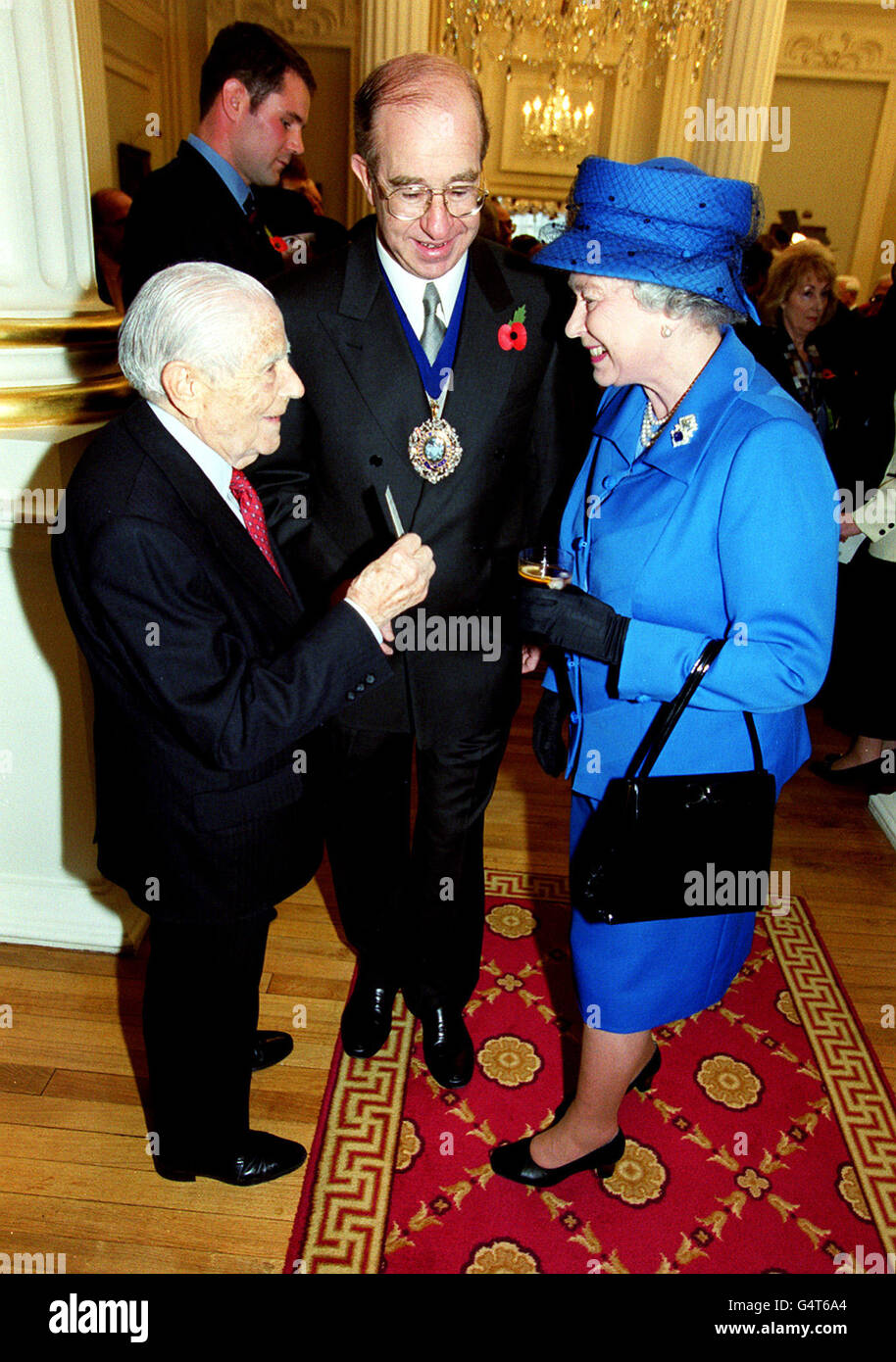 The Queen meets 94yr old Abraham Beame, a former Mayor of New York, who ...