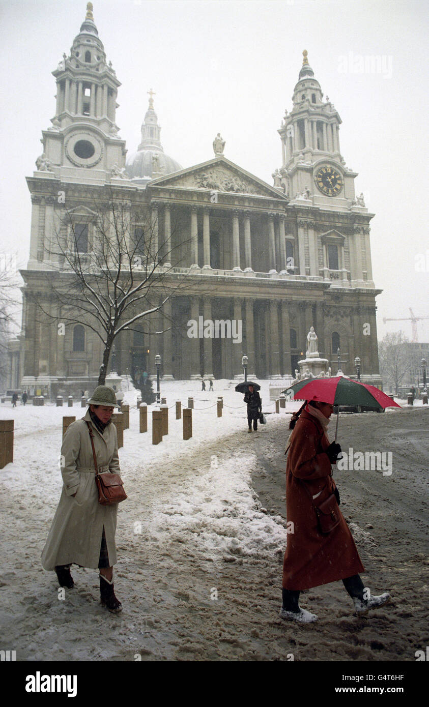 Nineties snow weather hi-res stock photography and images - Alamy