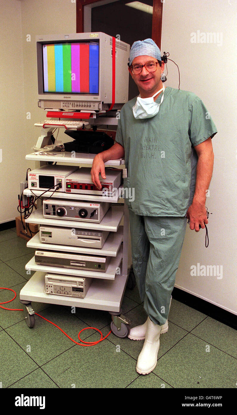 Neil Thomas consultant orthopaedic surgeon at North Hampshire Hospital ...