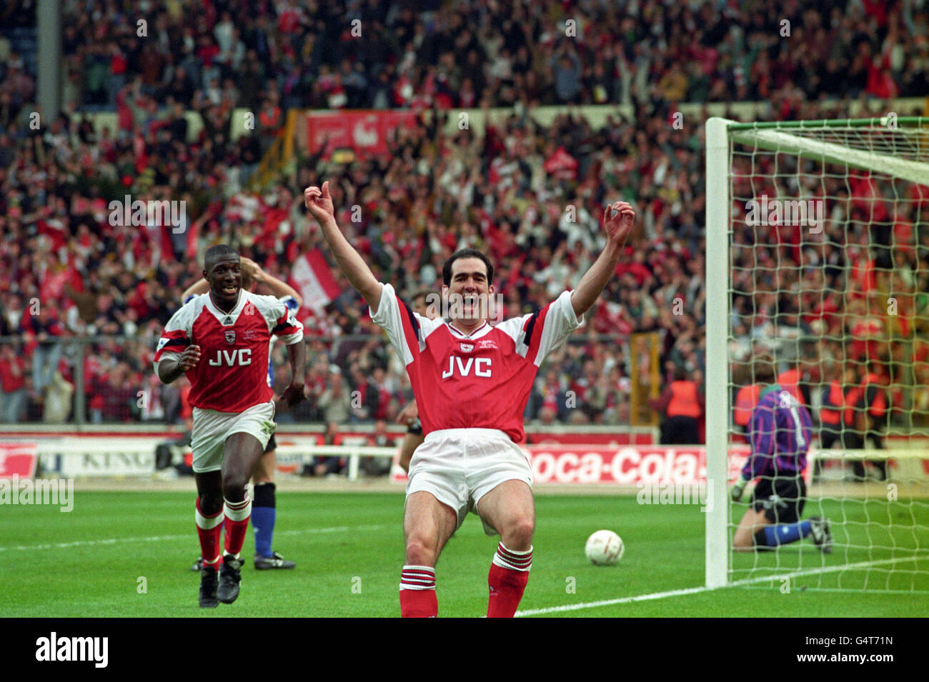 A jubilant Steve Morrow celebrates at Wembley after scoring Arsenal's ...