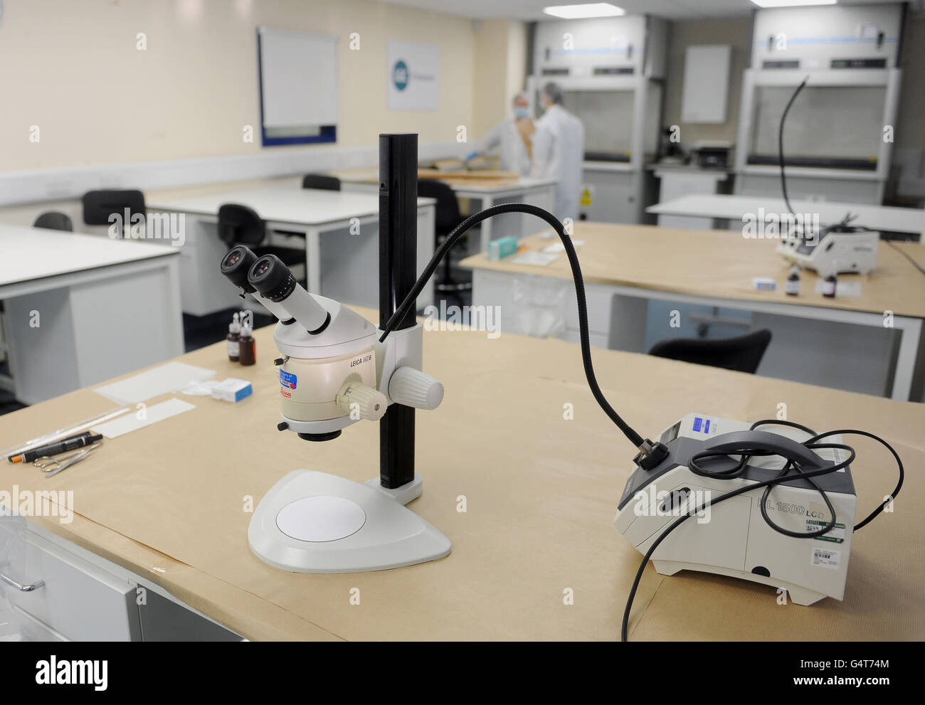 Forensic scientists hi-res stock photography and images - Alamy