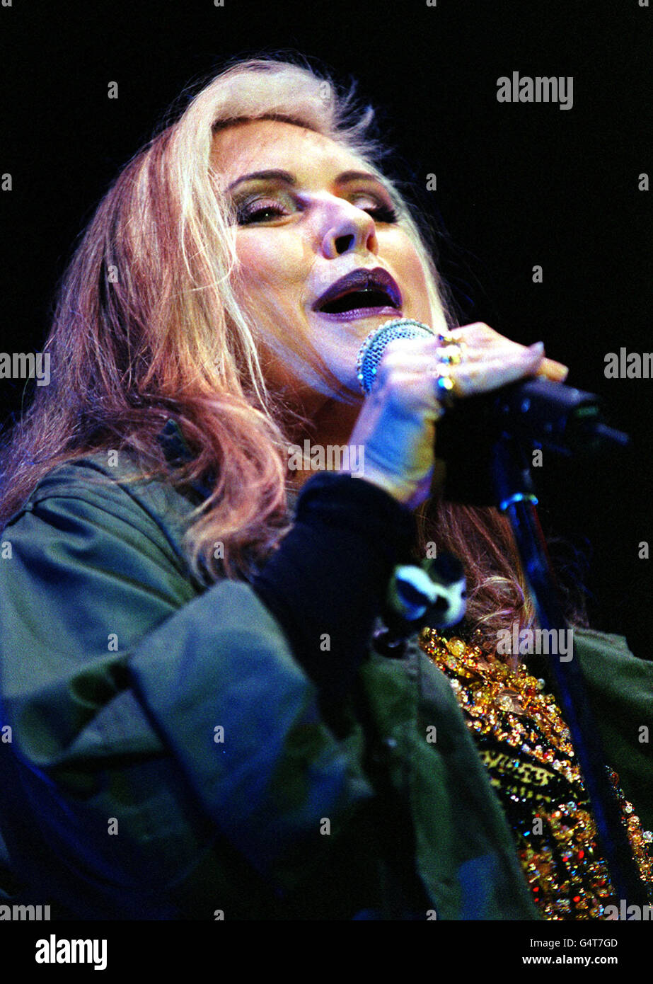 Music celebrity microphone singing head head shot hi-res stock ...