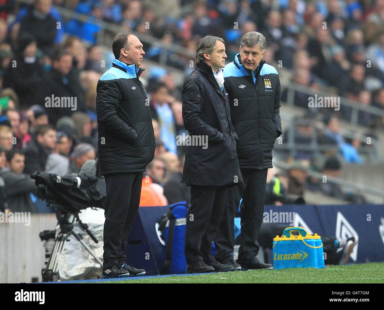 (left-right) Manchester City's Coach David Platt, Manager Roberto ...