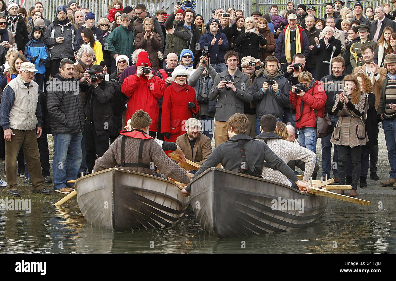 Currach social hi-res stock photography and images - Alamy