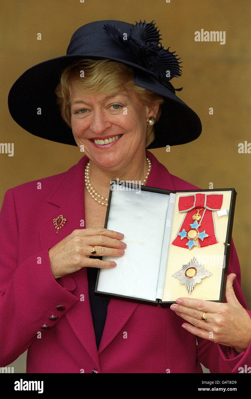 Dame helen reeves hi-res stock photography and images - Alamy