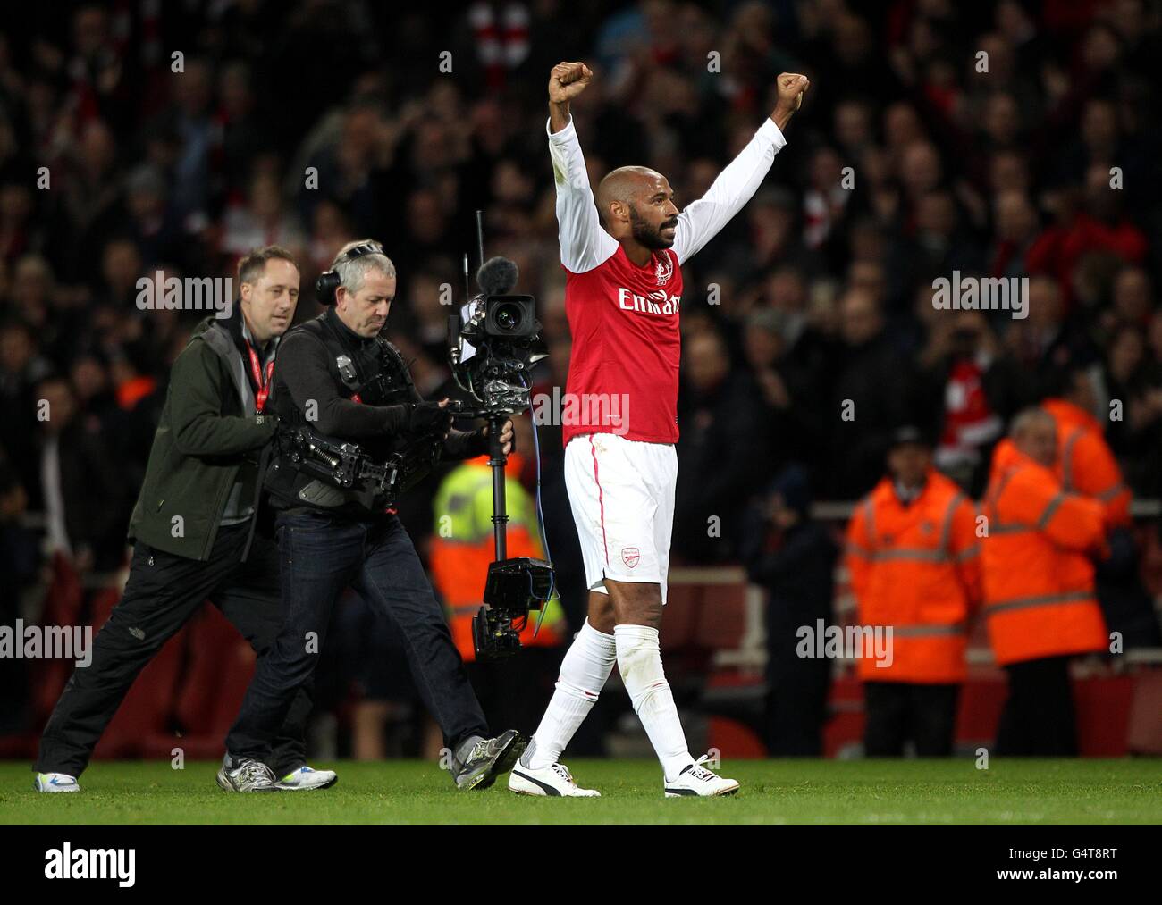 Arsenals thierry henry celebrates victory hi-res stock photography and ...