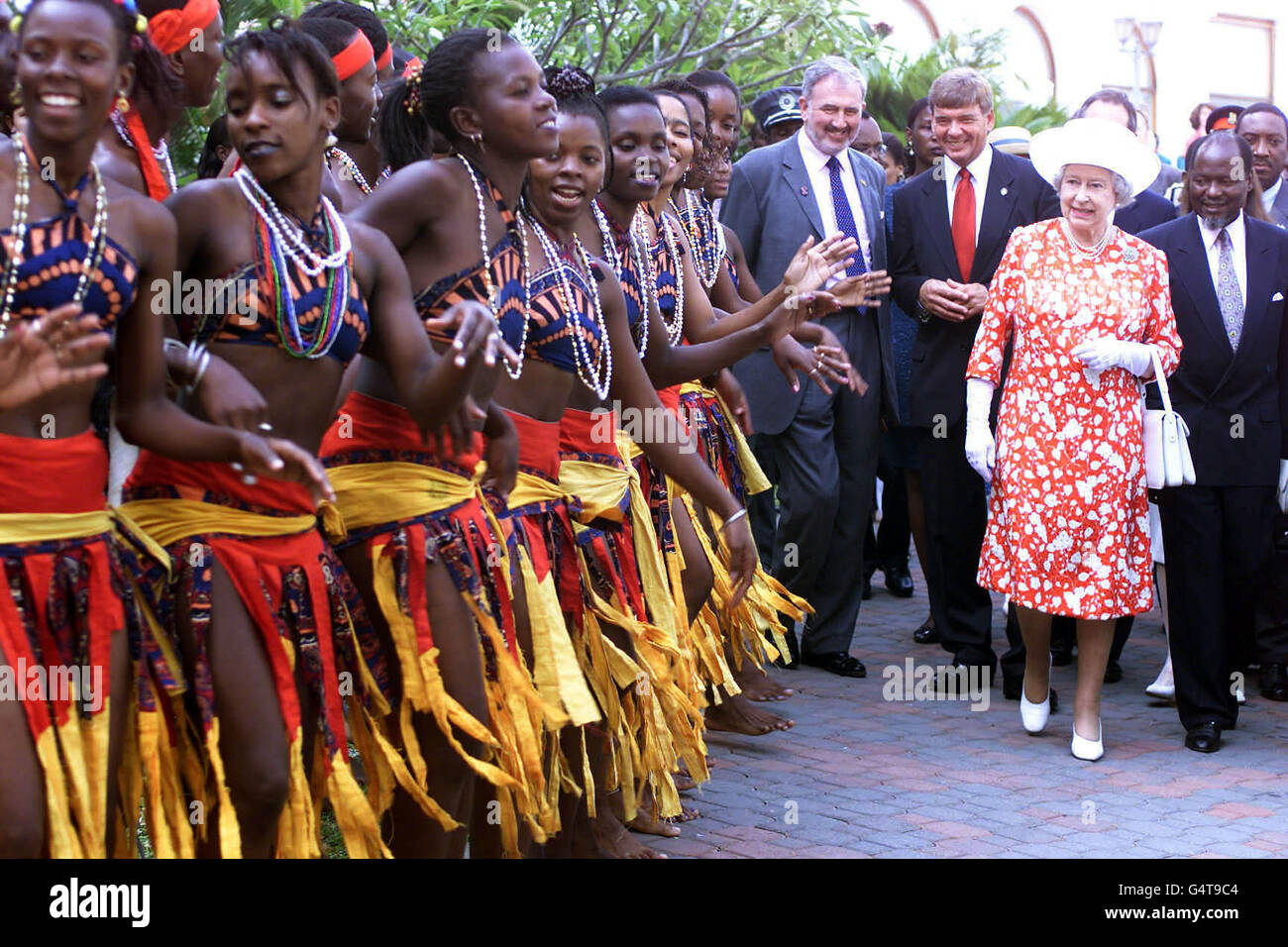 The Queen is welcomed by traditional Mozambican dancers at the Polana ...