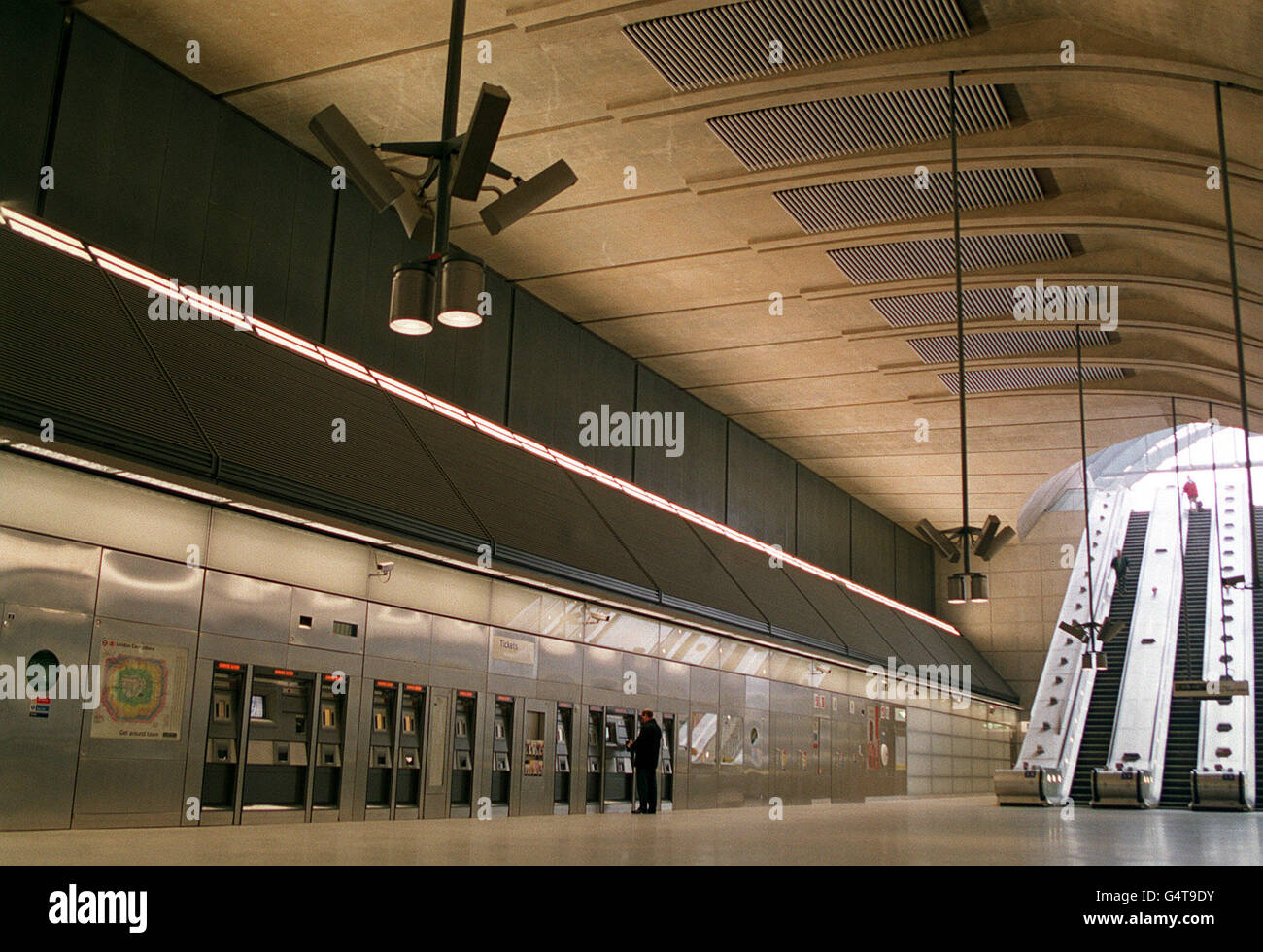 The ticket hall at Canary Wharf tube station, designed by architects ...