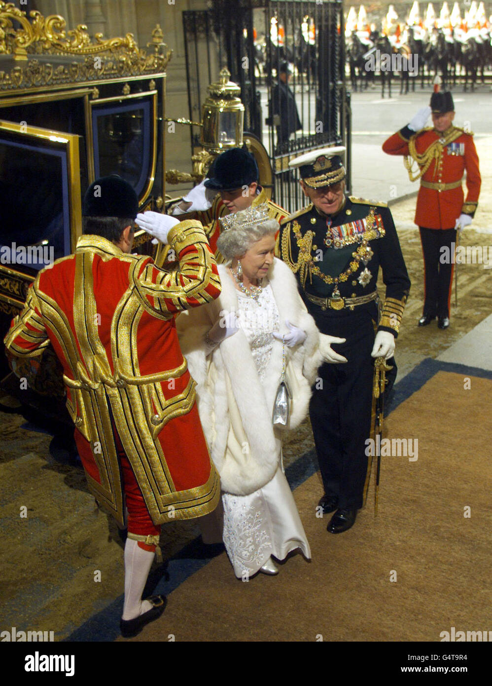 Queen state opening of parliament 2003 hi-res stock photography and ...