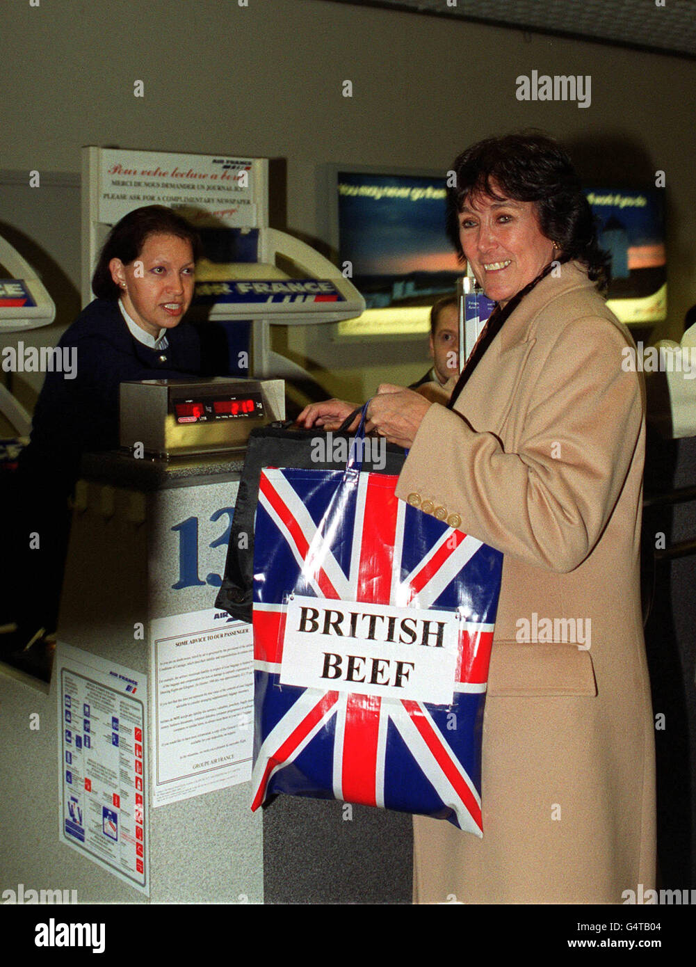 Shopping bag with british flag hi-res stock photography and images - Alamy