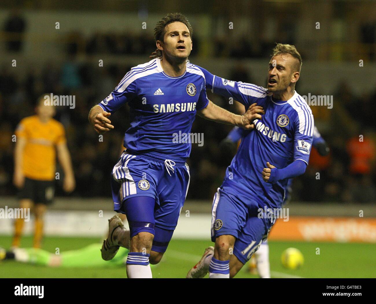 Raul meireles chelsea celebrates scoring hi-res stock photography and ...