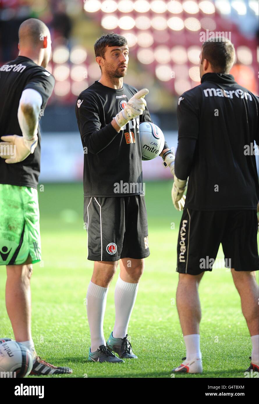 Charlton Athletic Goalkeeping coach Ben Roberts (centre) chats with his ...