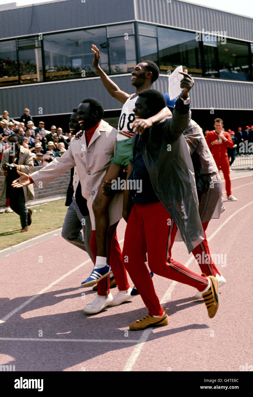 Athletics british commonwealth games meadowbank stadium hi-res stock ...
