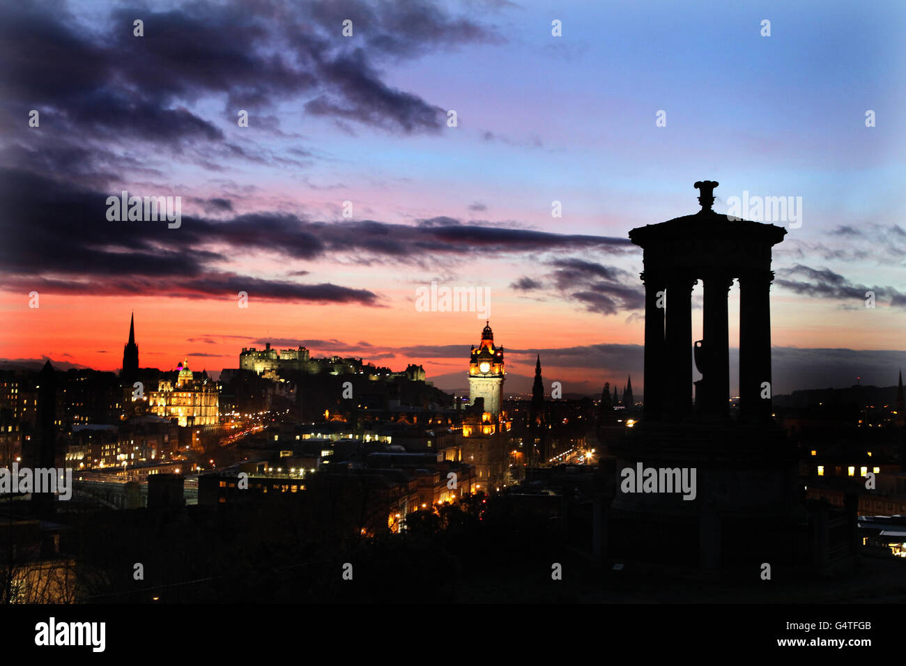The sunsets over the skyline in edinburgh hi-res stock photography and ...