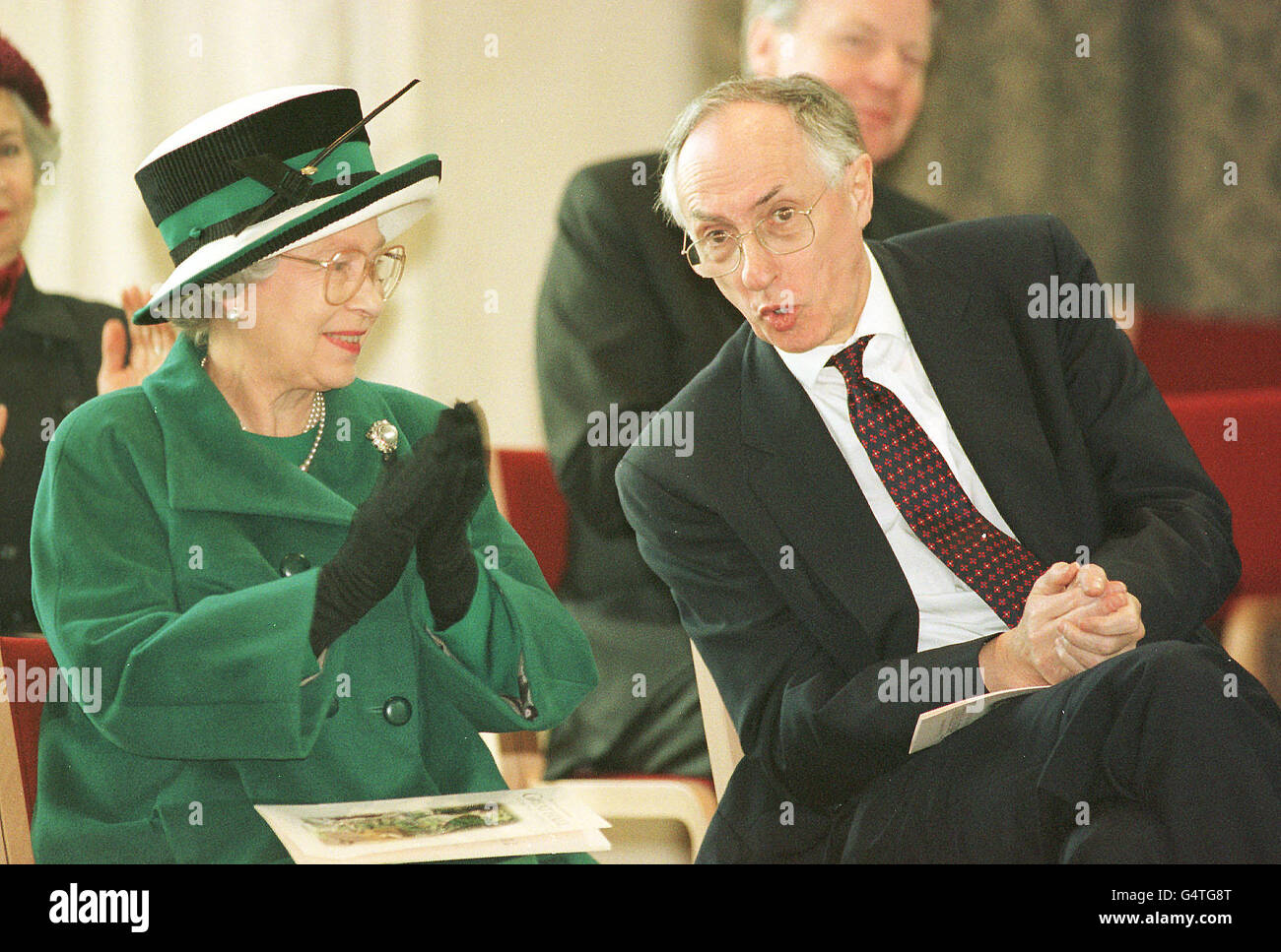 Queen elizabeth donald dewar hi-res stock photography and images - Alamy