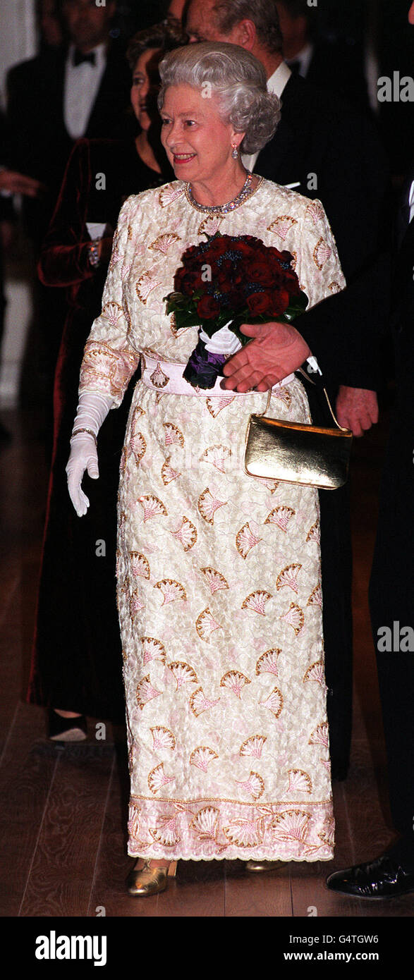 Royal Opera/ Queen arrival Stock Photo - Alamy