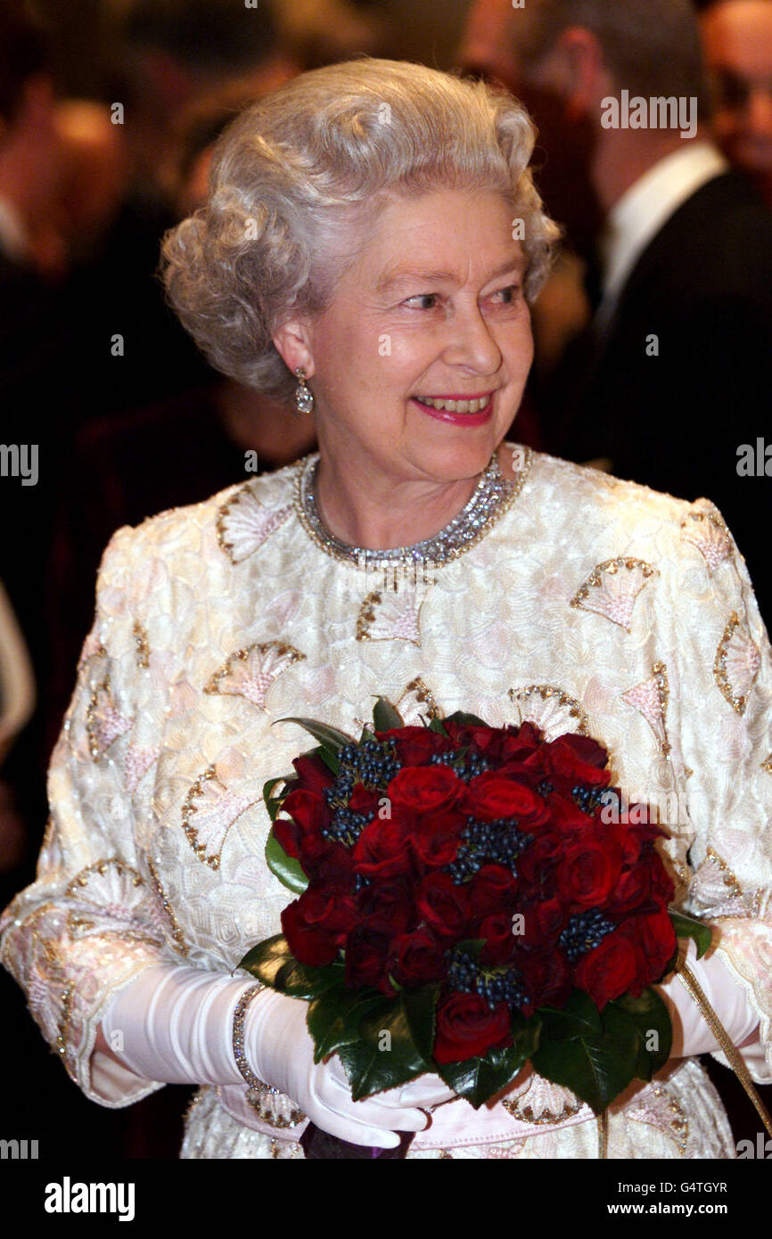 Queen elizabeth ii arrives royal opera house hi-res stock photography ...