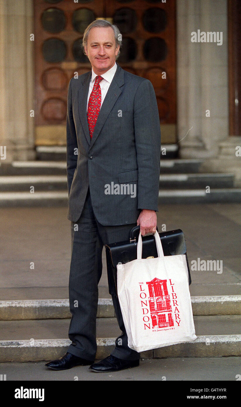Neil hamilton arriving court hi-res stock photography and images - Alamy