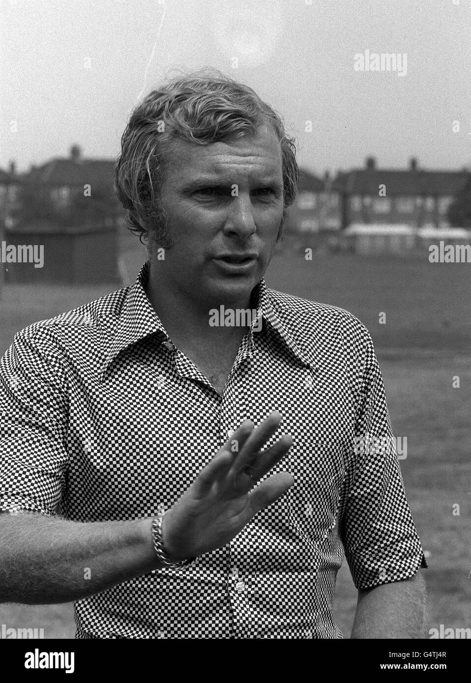 Bobby moore england 1970 hi-res stock photography and images - Alamy